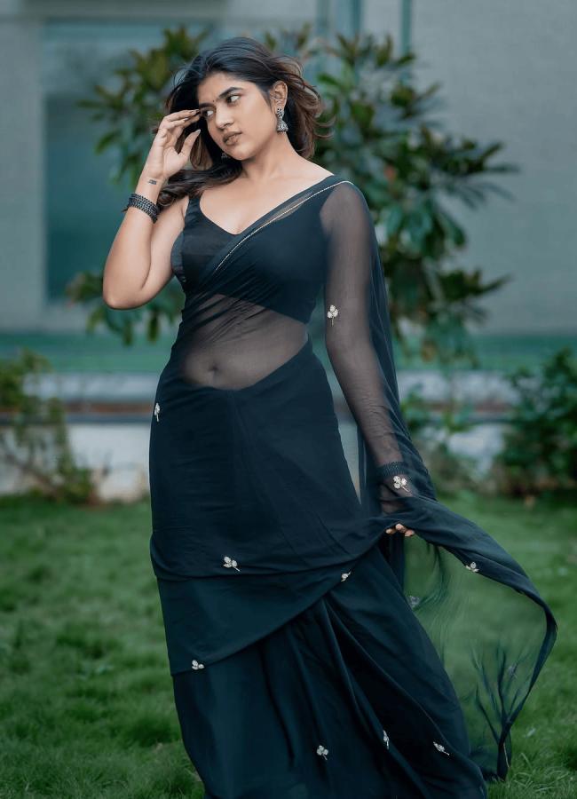 చీరలో రీతూ చౌదరి ఒయ్యారాలు (ఫొటోలు) | Ritu Choudhary Glamorous Looks In Black Saree Photos ...